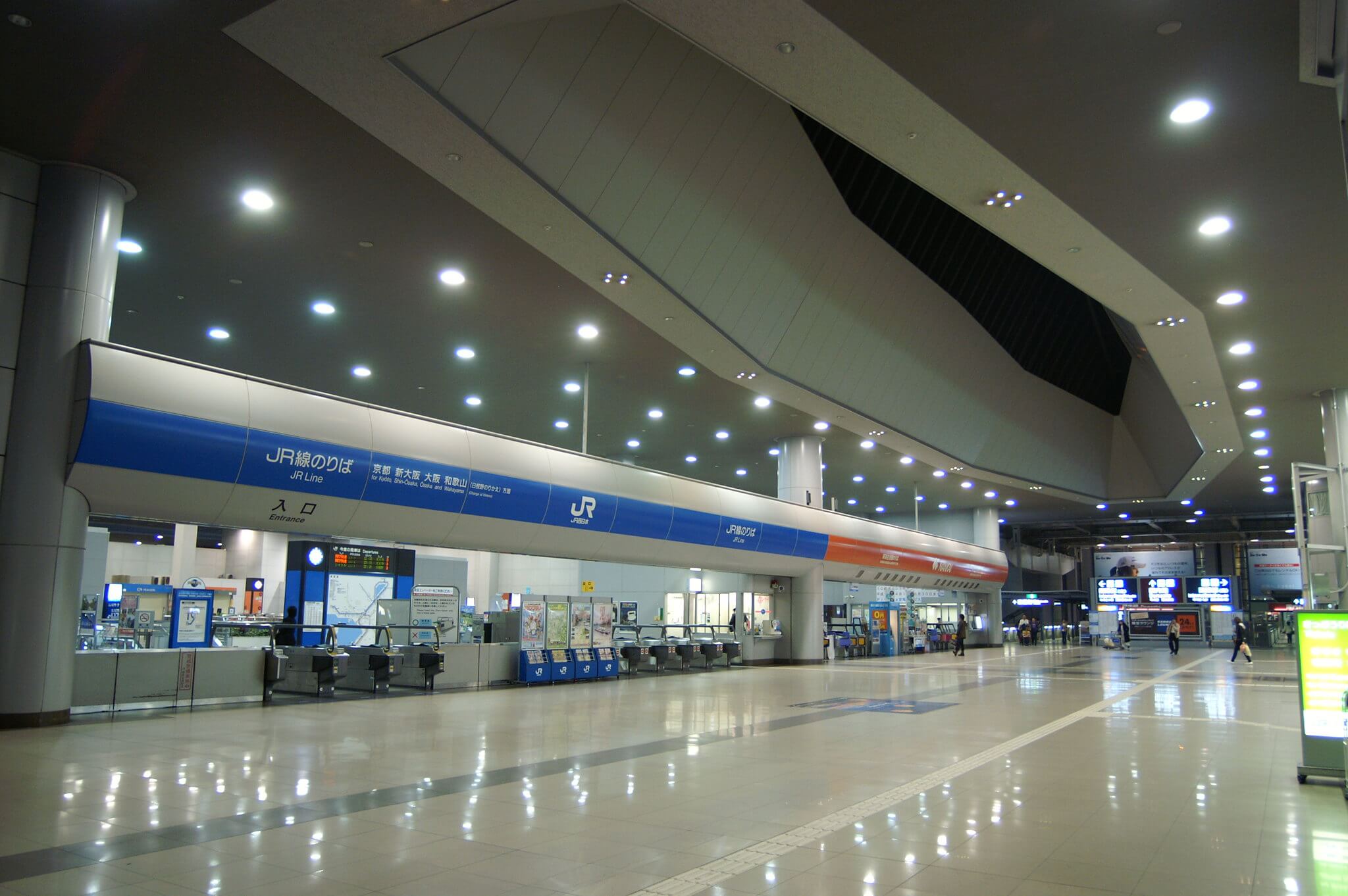 【2025年最新】関西国際空港からUSJへの行き方3選！リムジンバス・電車などの最安・最速アクセス方法 | NEWT（ニュート）